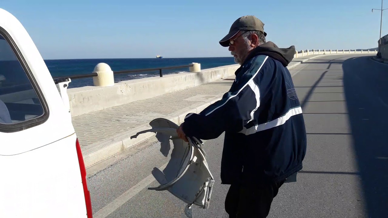 ΛΑΜΠΑ ΕΠΕΣΕ ΣΤΟΝ ΔΡΟΜΟ - YouTube