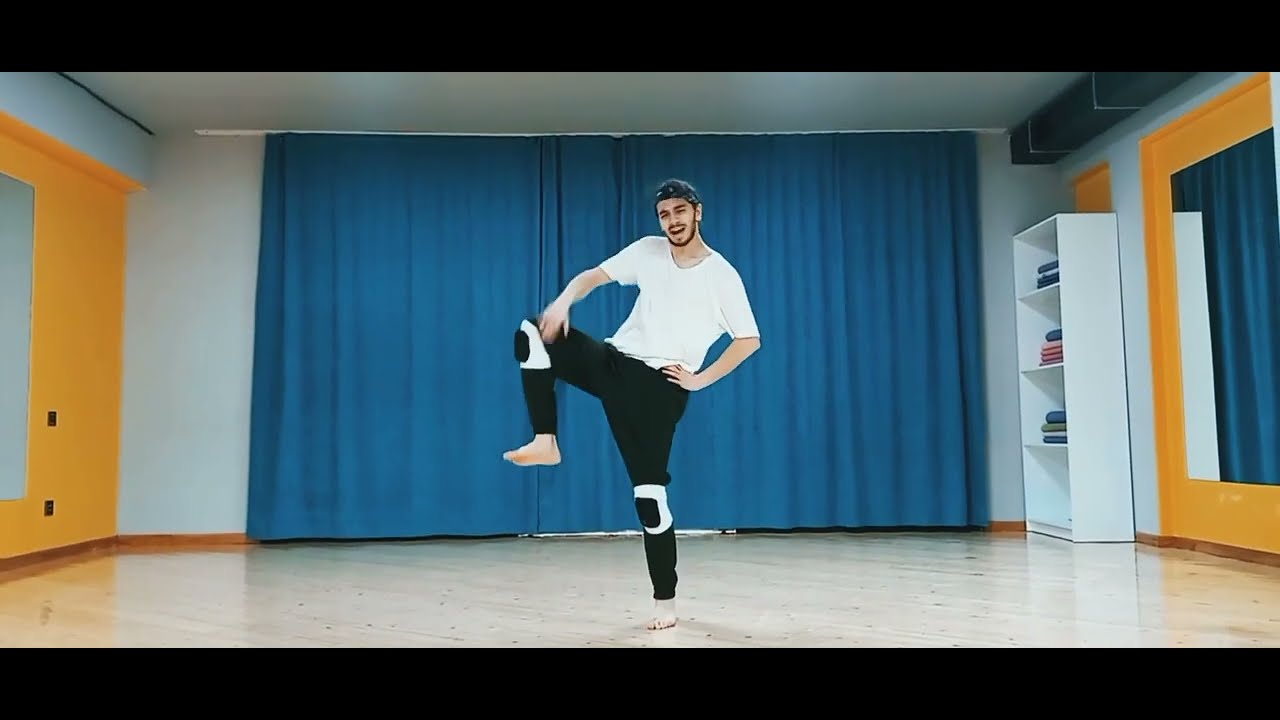 Malhari - Bajirao Mastani | Ranveer Singh | Bollywood Dance Video - YouTube