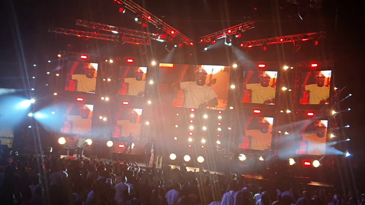 Beast Ft. Sjava - Hello live at Sun Arena (One night with Sjava) - YouTube