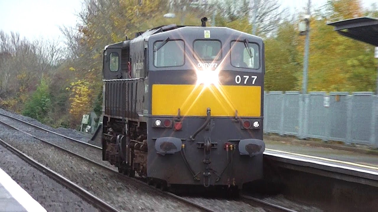 Irish Rail 071 Class Light Engine 077 - Monasterevin Station, Kildare ...