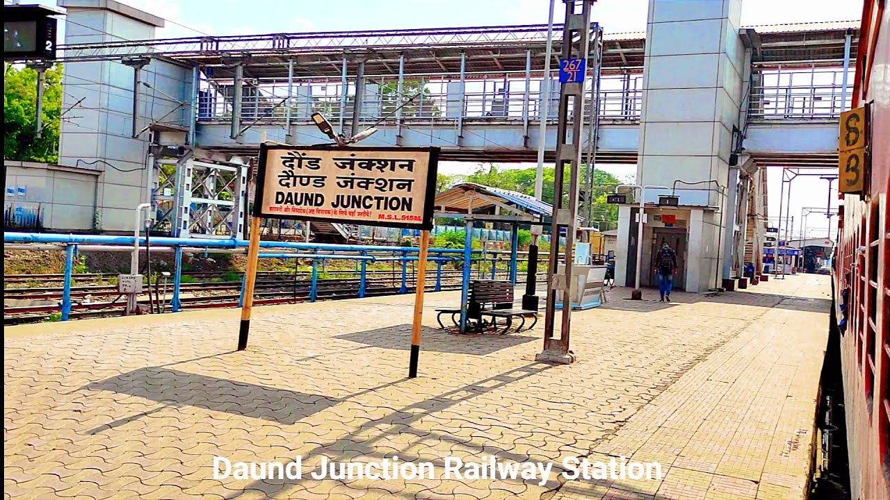 Daund Junction Railway Station slowly skip by Chennai Ekta Nagar Weekly ...