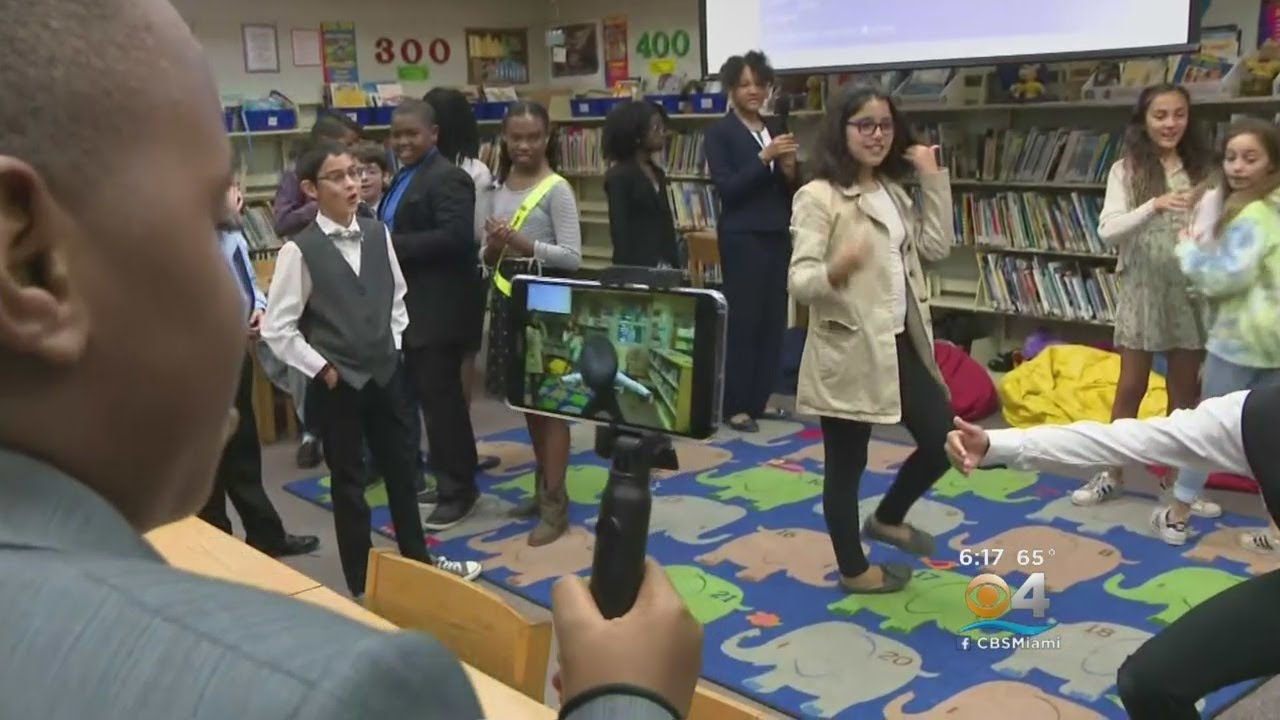 Schools Get Out Of This World Lesson With Google's AR Program - YouTube