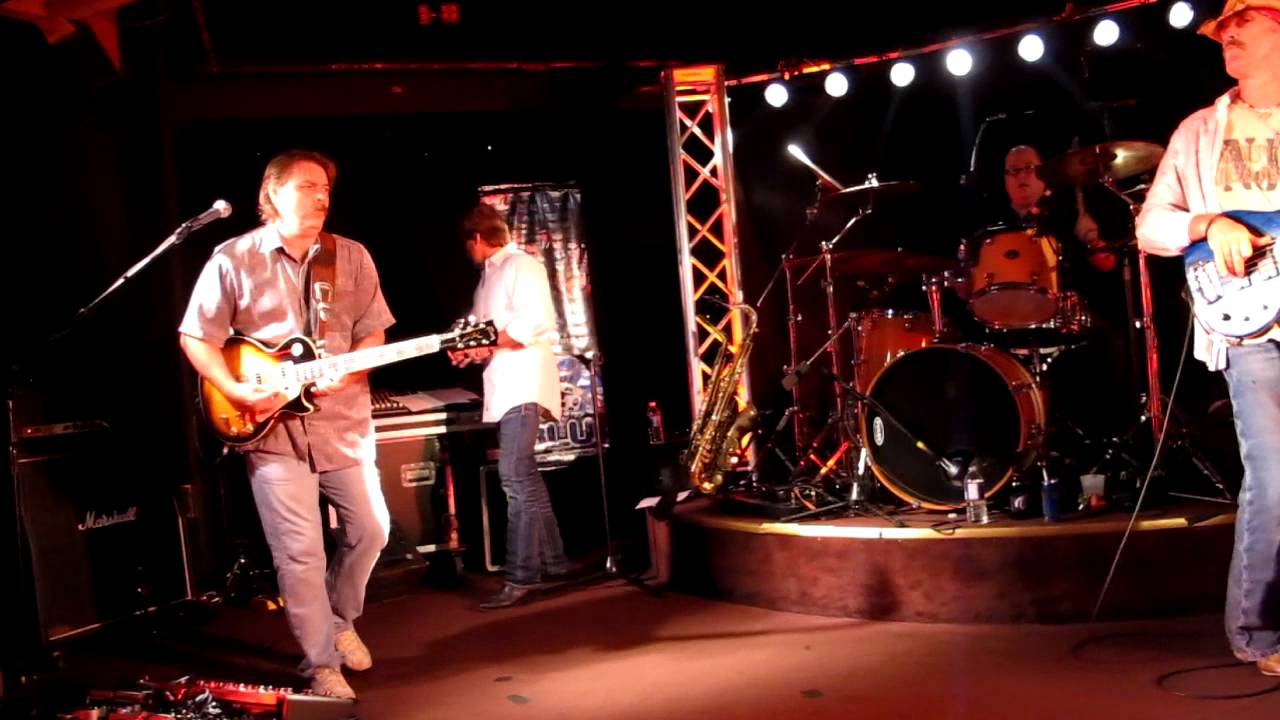 MARK ROBERTS BAND performing "Separate Ways" - YouTube