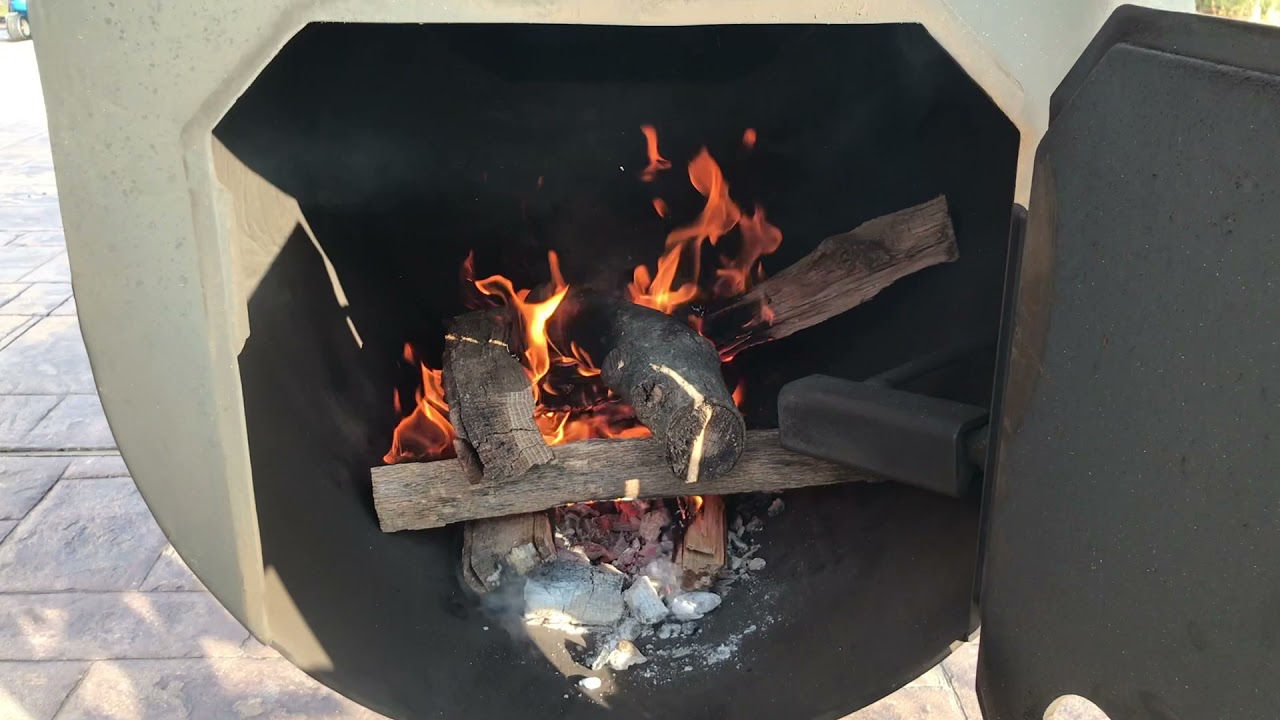 Fire Management in an Offset Smoker - YouTube