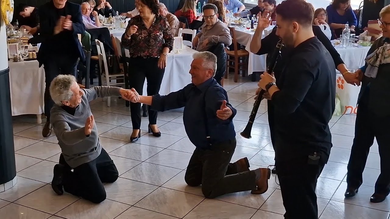 Χορεύει ο βασανιάρης ο μερακλής για τα μάτια μιας μικρής- Δημήτρης ...