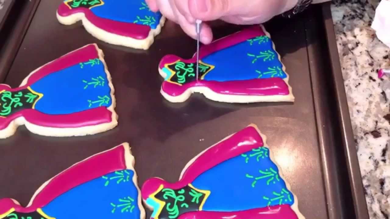 Anna's Dress Cookies From Frozen PART 2 (How To) - YouTube