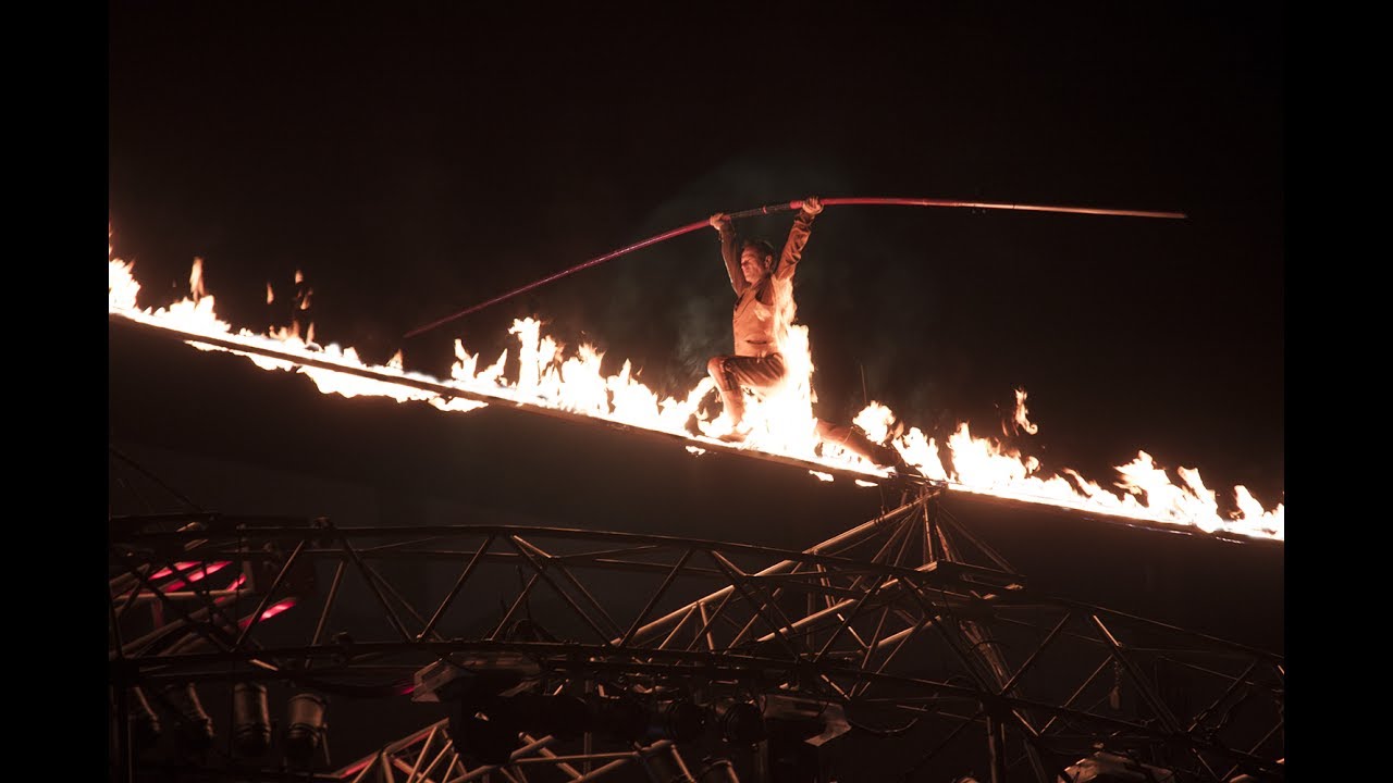 it's HOT ! high-wire walker on fire ! Fire-Wire /Jade - YouTube