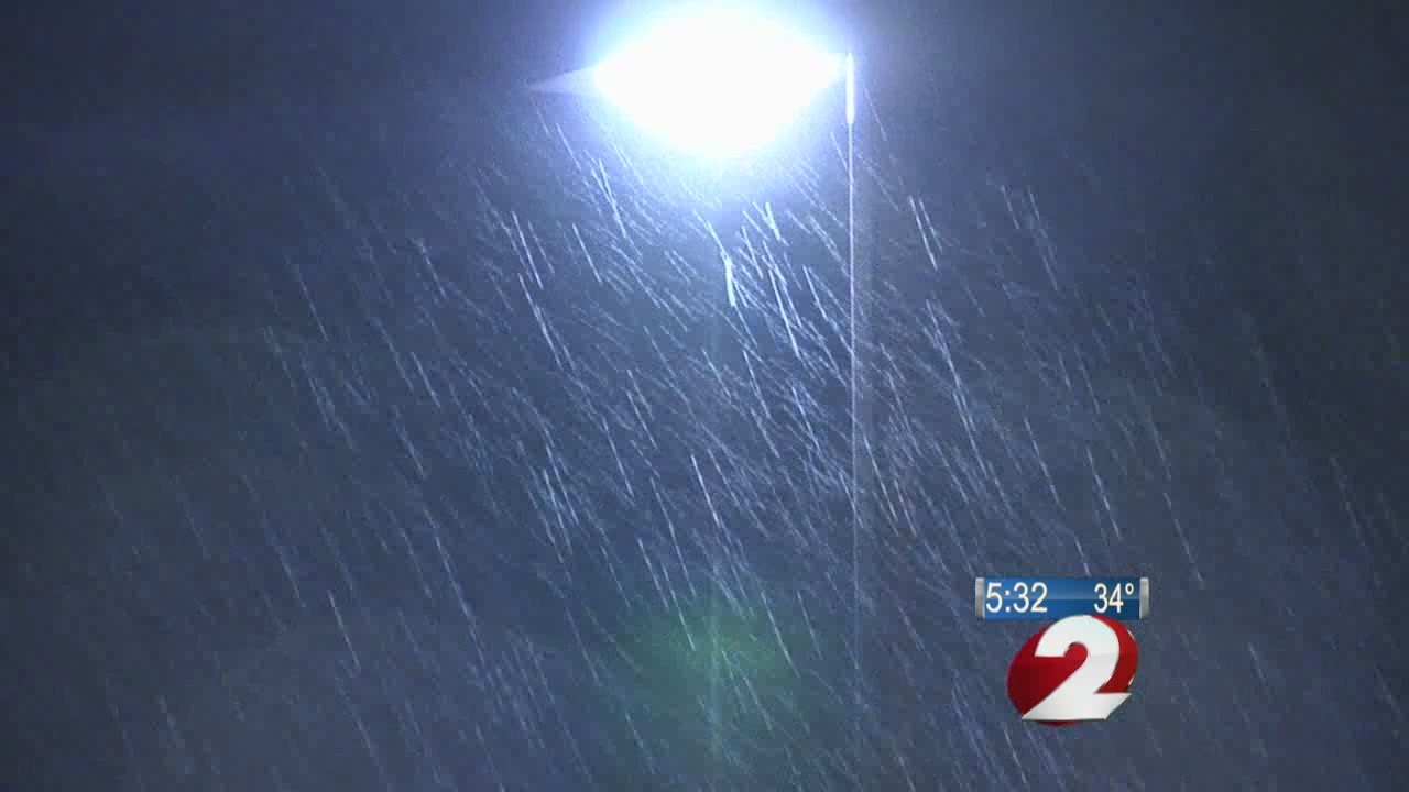 Rain quickly turns to early morning snow - YouTube