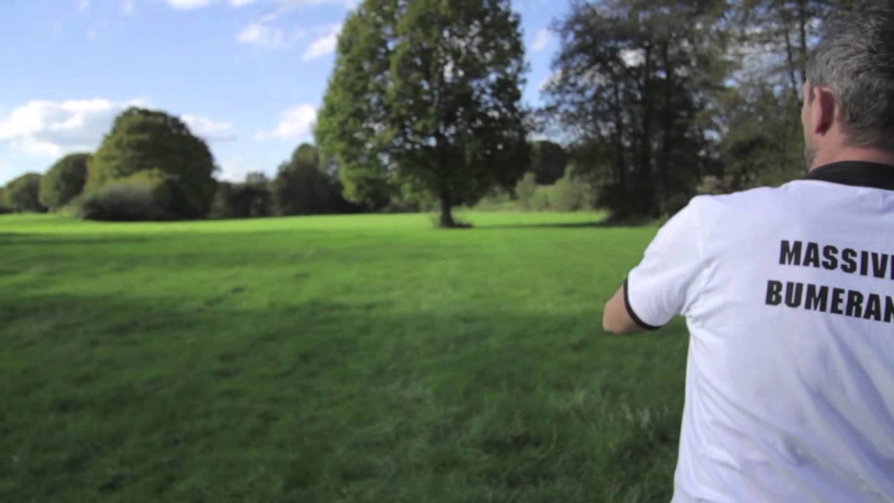 Bumerang bauen und werfen von Massivholzbumerang.de - YouTube