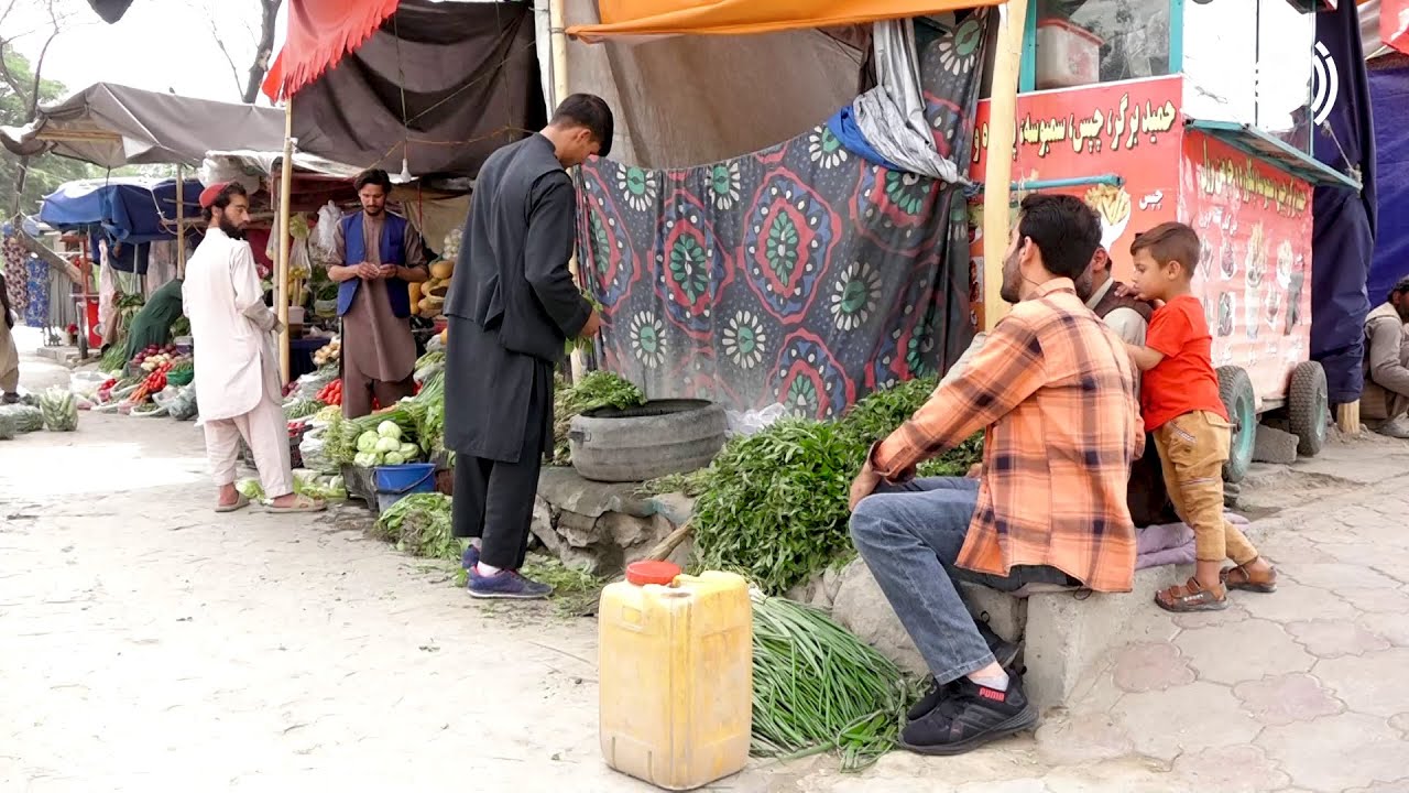 Greengrocers at 4th Macroryan market, Kabul / ترکاری فروشان مارکیت ...