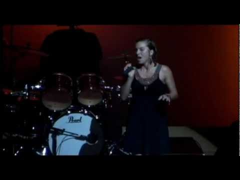 I Need A Hero - Bonnie Tyler (Léa Verlin Live) - YouTube