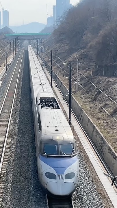 천안아산역 인근 KTX 고속통과 - YouTube