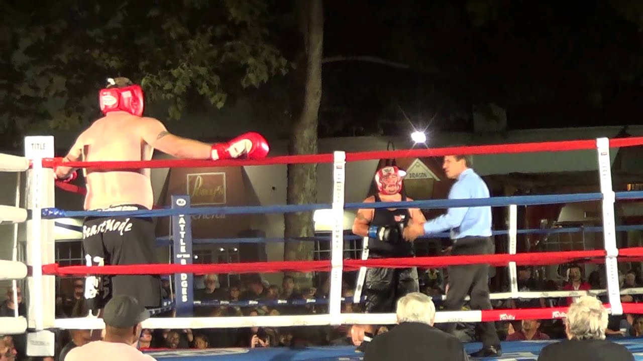 Zeke Johnston's 1st boxing match - YouTube