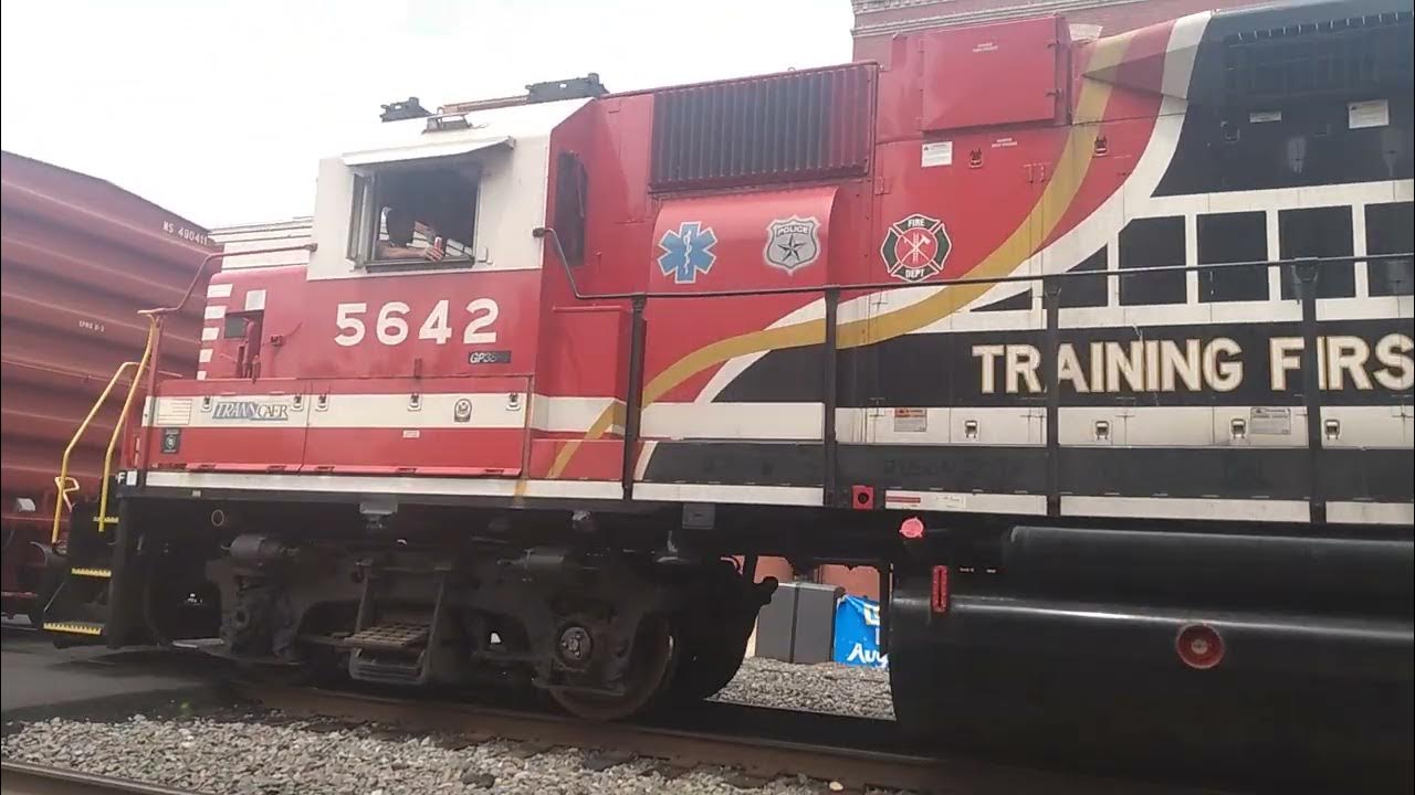 NS GP38-2 5642 training first responders running LHF leads 975 - YouTube
