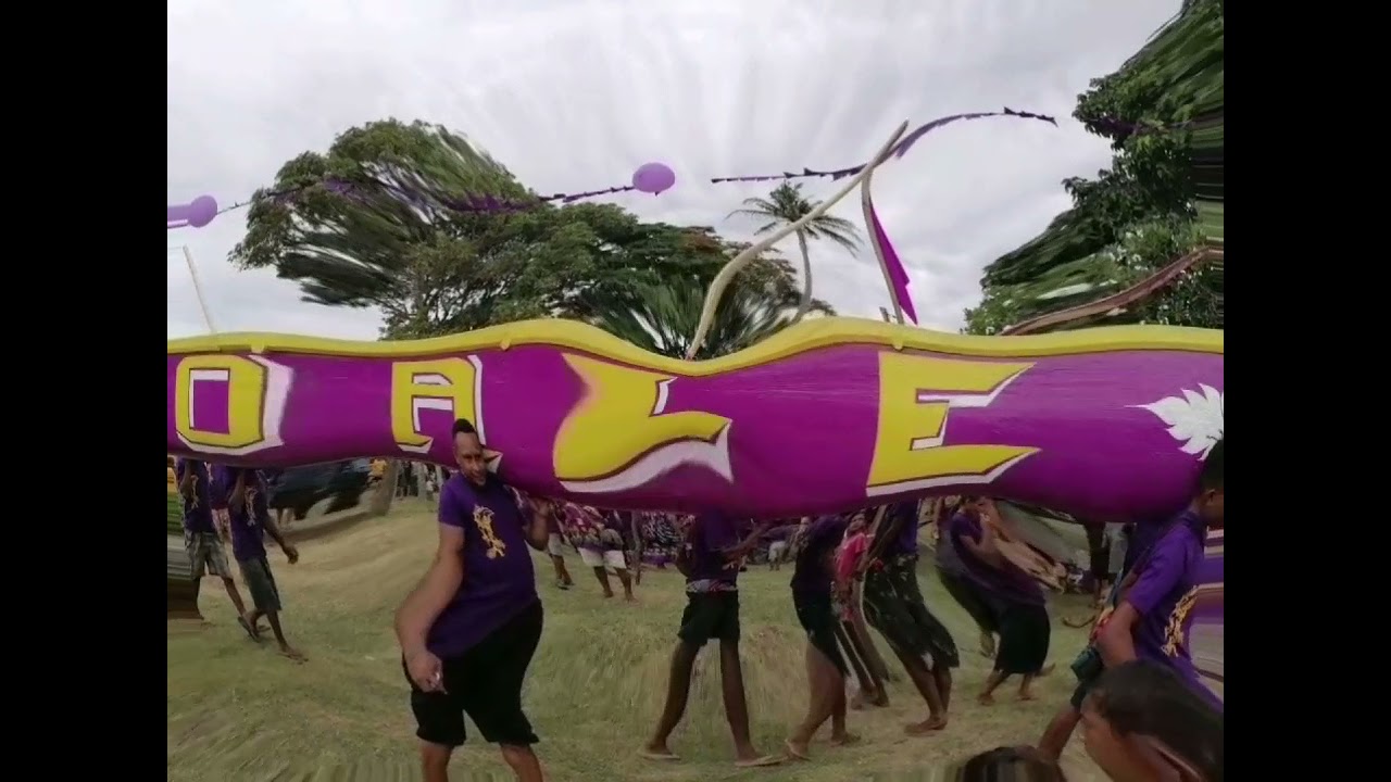 Gavuone Village Canoe race celebration - YouTube