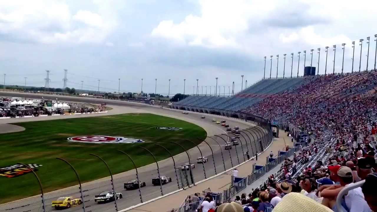 Battle for the lead at Chicagoland Speedway (STP 300) - YouTube