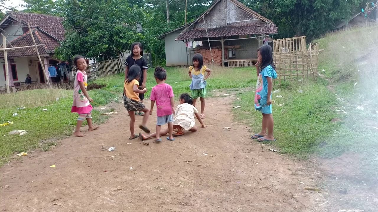 Permainan Tradisional masih dimainkan dikampungku Keboncau Pamarayan ...