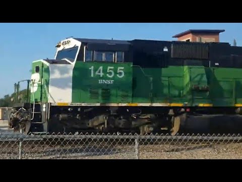 BNSF 1455 and BNSF 1424 SD60M Duo Screaming Through Parkville, Missouri | 9-10-2019 - YouTube
