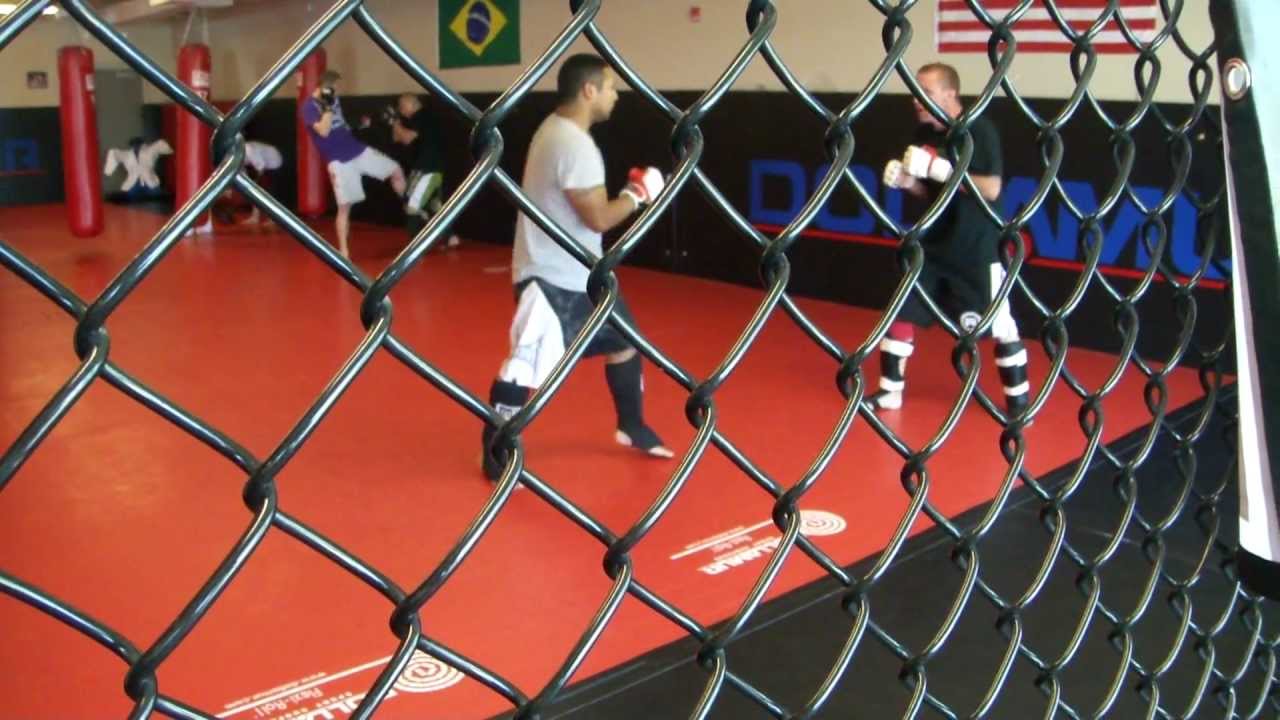 Sparring session with pro fighter Pete Baker 2 - YouTube