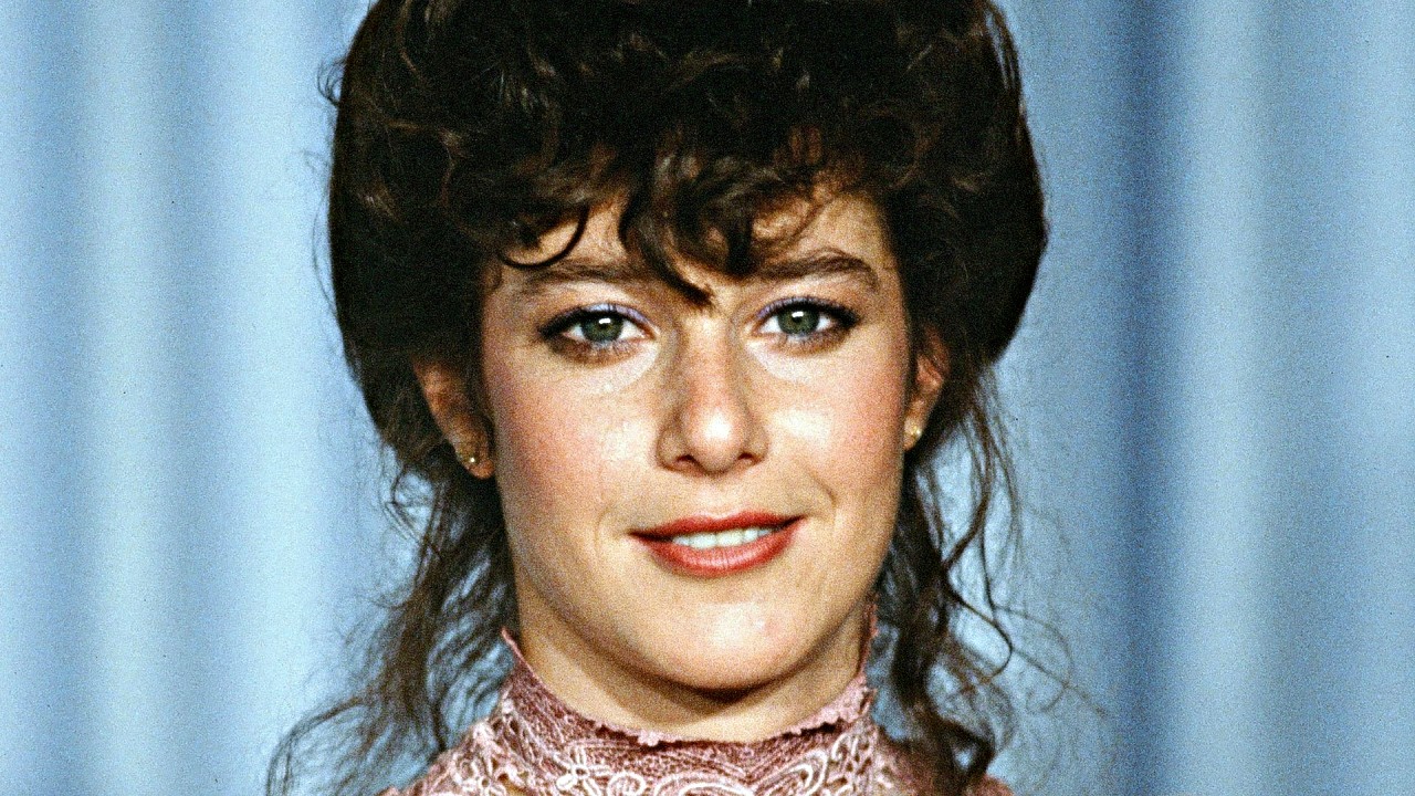 Debra Winger Is Almost 70, Her Life Now Will Break Your Heart - YouTube