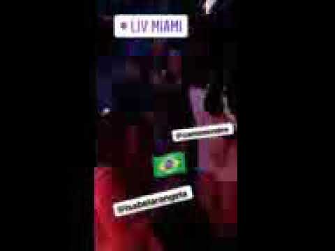 Camila Mendes dançando funk