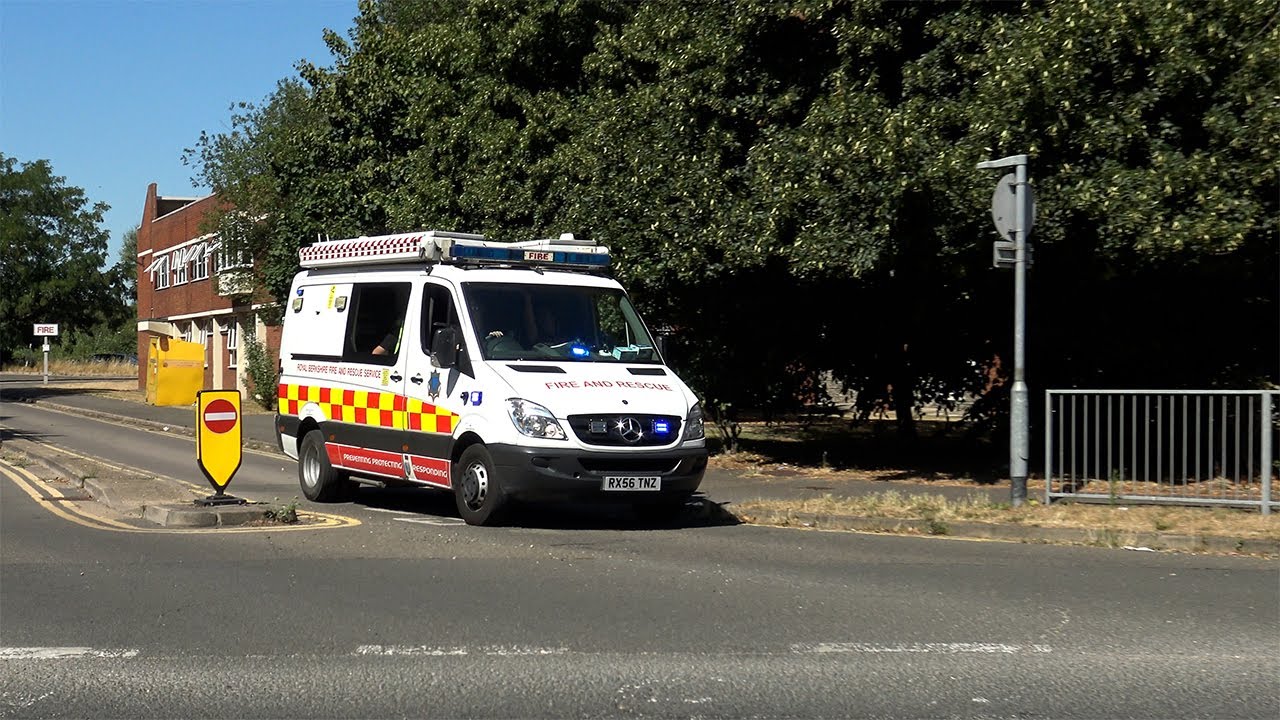 Retained Command Unit Turnout - Maidenhead Fire Station - YouTube