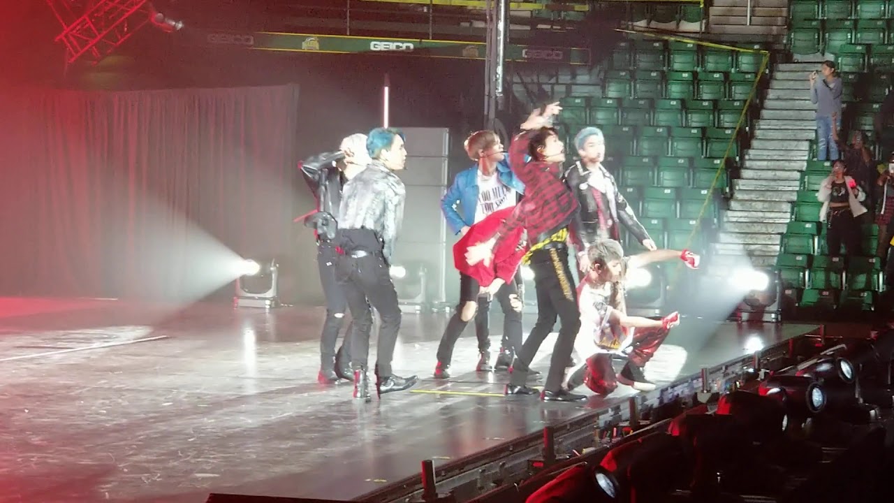 Super M concert super car 수퍼 엠 수퍼 카 - YouTube