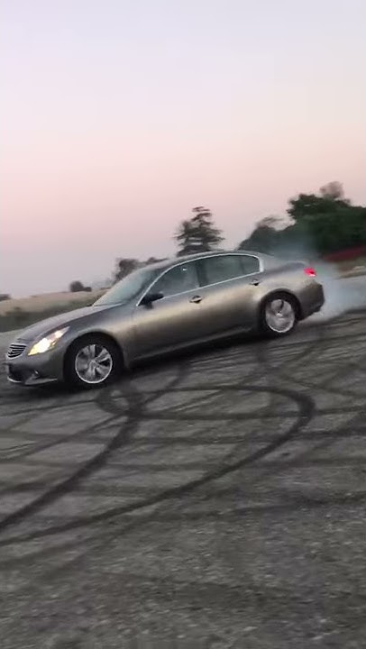 Infiniti G37 donuts - YouTube