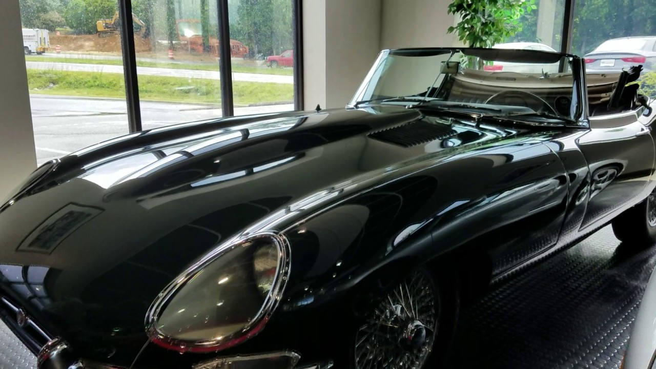 Jaguar E-type in British racing green - YouTube
