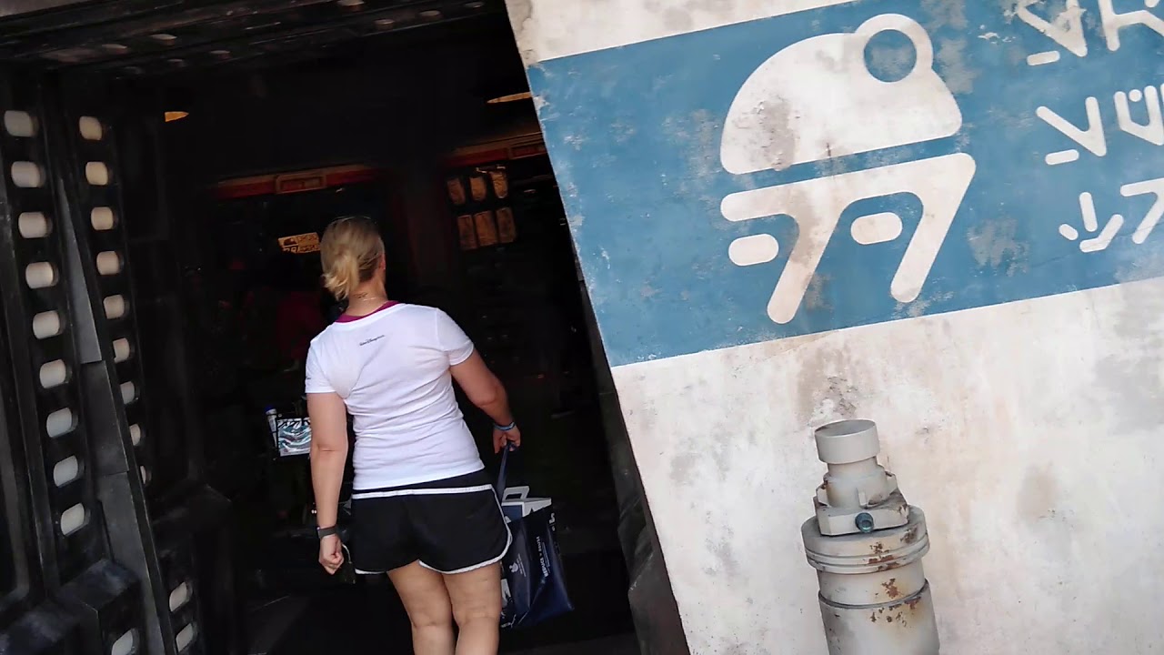 Galaxy edge docking garage - YouTube