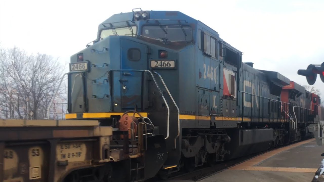 CN 2332 and IC 2466 Lead a NB Q thru LV - YouTube