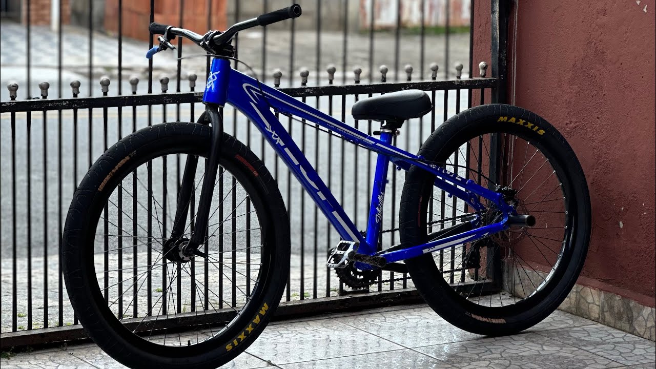 MINHA NOVA BIKE HUPI WHISTLER 💙😍 - YouTube
