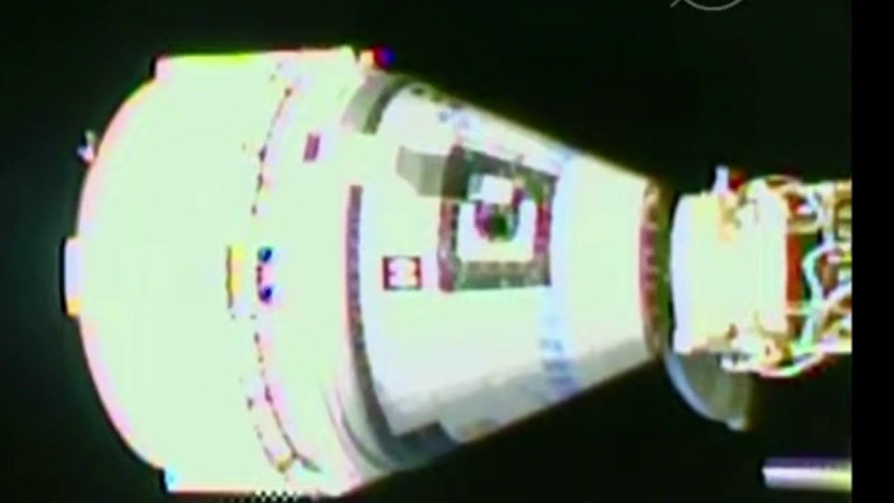 Starliner docks at International Space Station - YouTube