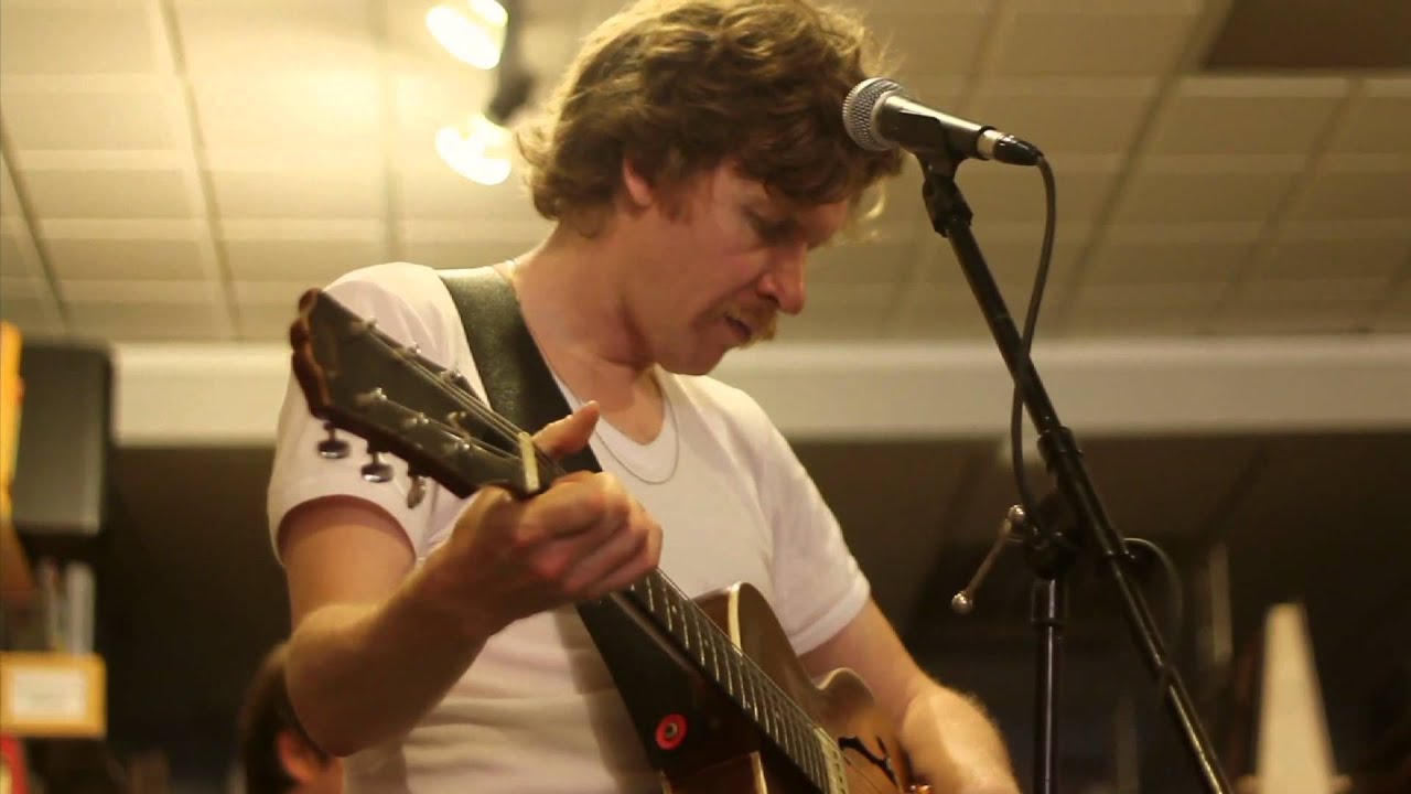 Doug Paisley - Broken In Two - YouTube