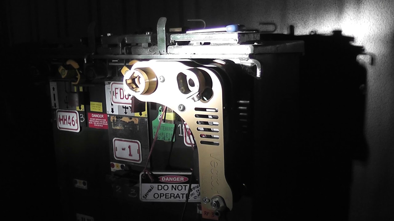 Actuator switching on Series 1 SDF3 Andelect RMU - YouTube