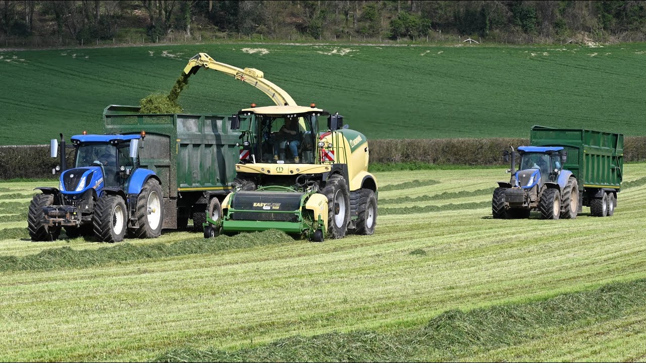 Silage 2023 - Lifting Grass with Krone BiG X 1180 & New Hollands - YouTube