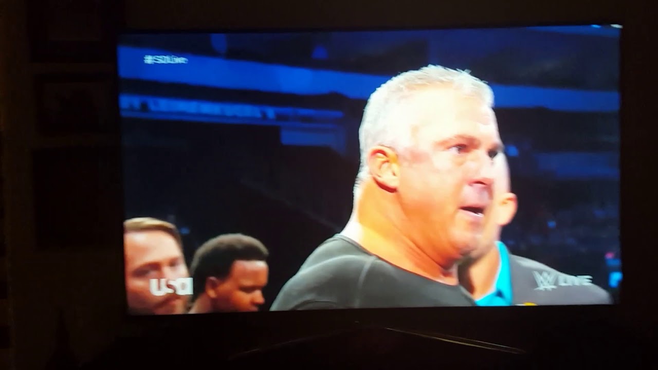 WWE Smackdown Live 2017 Empty Arena - YouTube