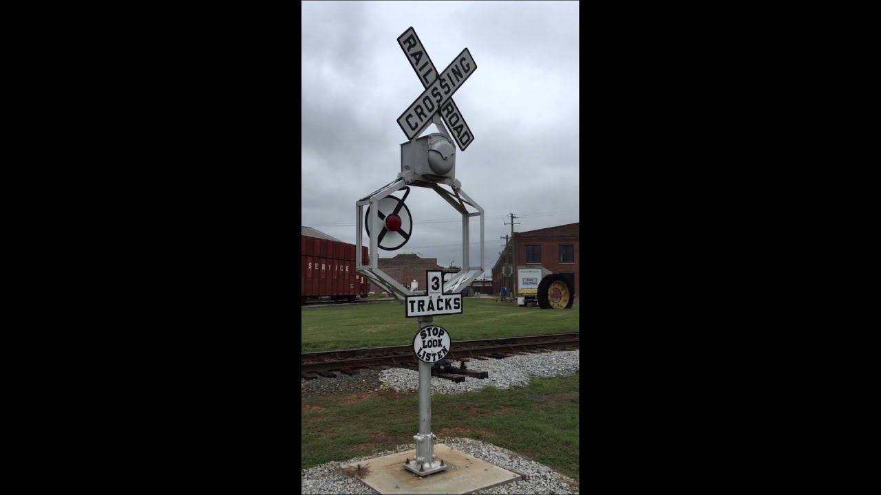 Wig-Wag Signal at North Carolina Museum of Transportation - YouTube