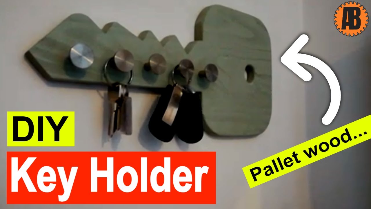 How to Make a Beautiful DIY Key Holder With Pallet Wood - YouTube