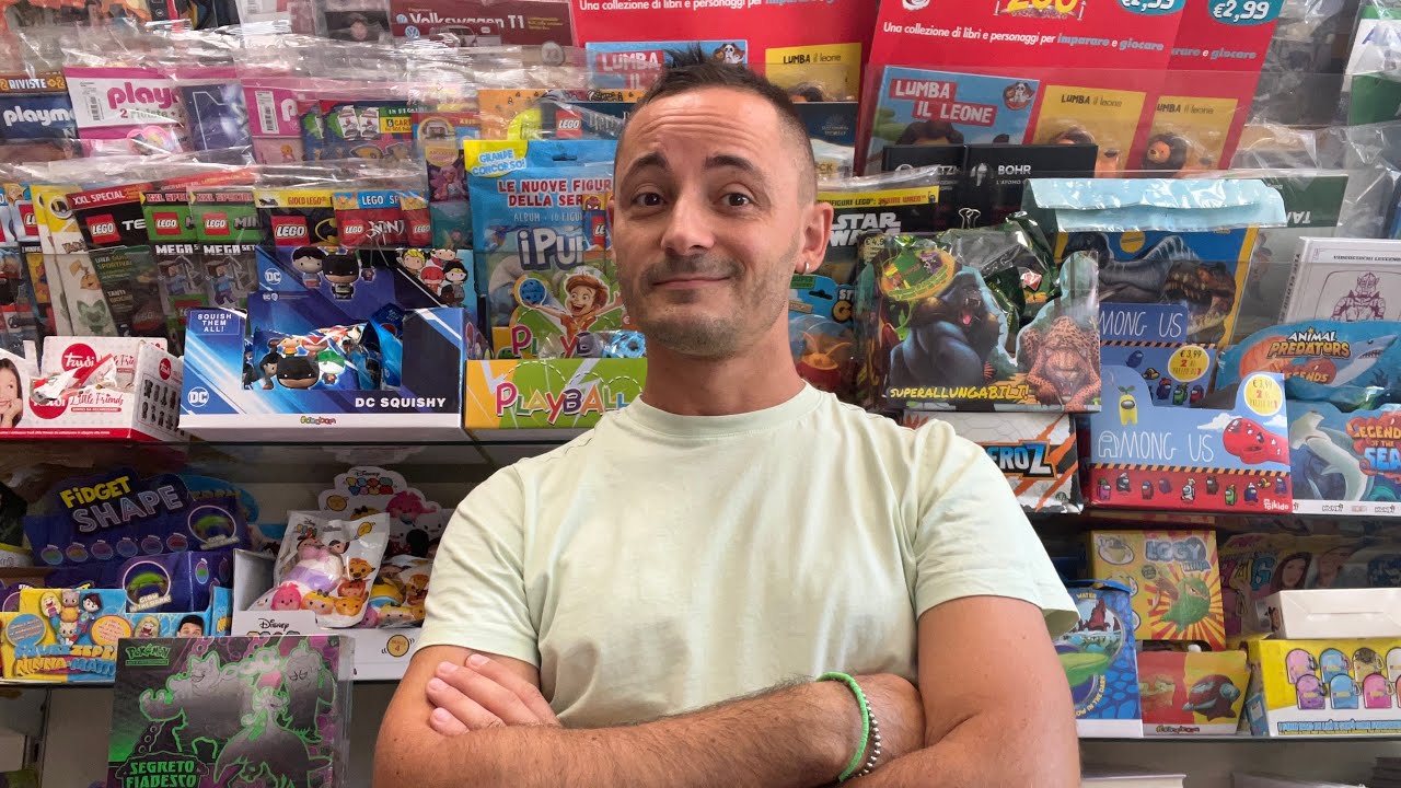 Come funziona un’edicola? - YouTube