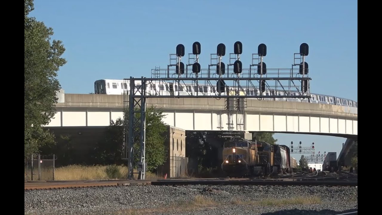 NS 37E At Brighton Park Chicago, IL 10/08/22 - YouTube