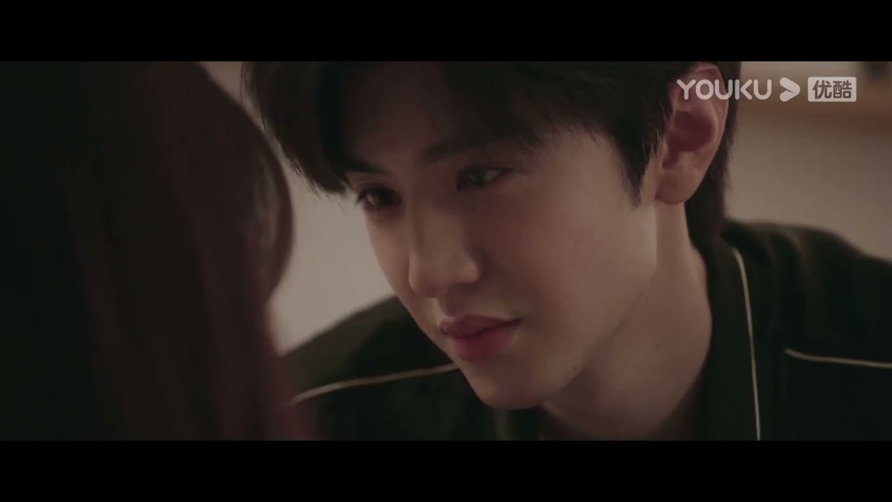 霸总把灰姑娘压在沙发上热吻，想和她生孩子！两人缠绵一整夜！【偷偷藏不住 Hidden Love】 - YouTube