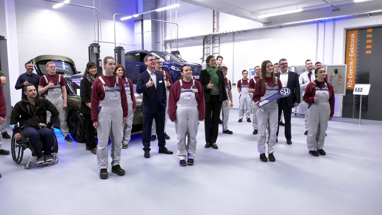 Volkswagen Bildungsinstitut eröffnet neue Ausbildungsräume - YouTube
