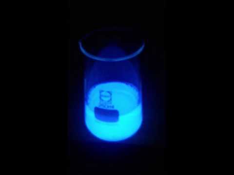 Luminol Chemiluminescent Reaction - YouTube