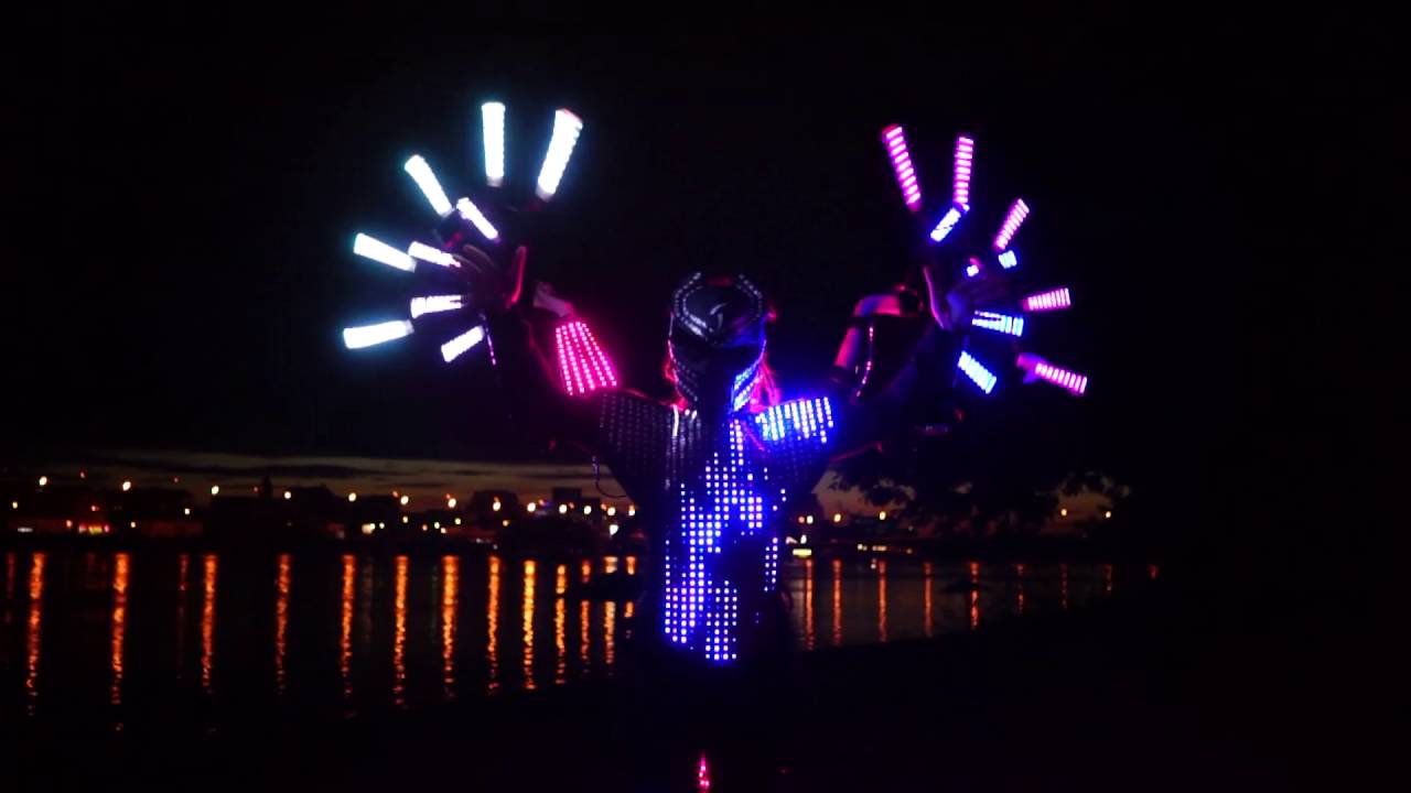 pixel costumes show LEGEND - YouTube