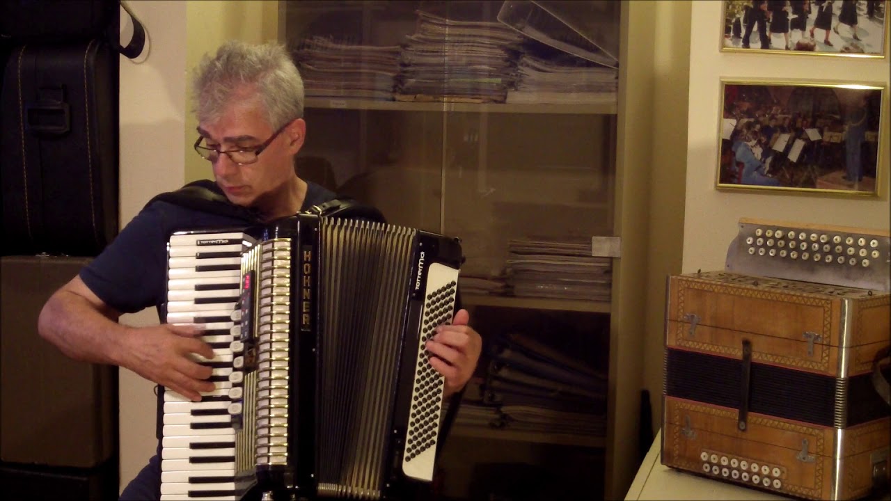 UNE VALSE MUSETTE - YouTube