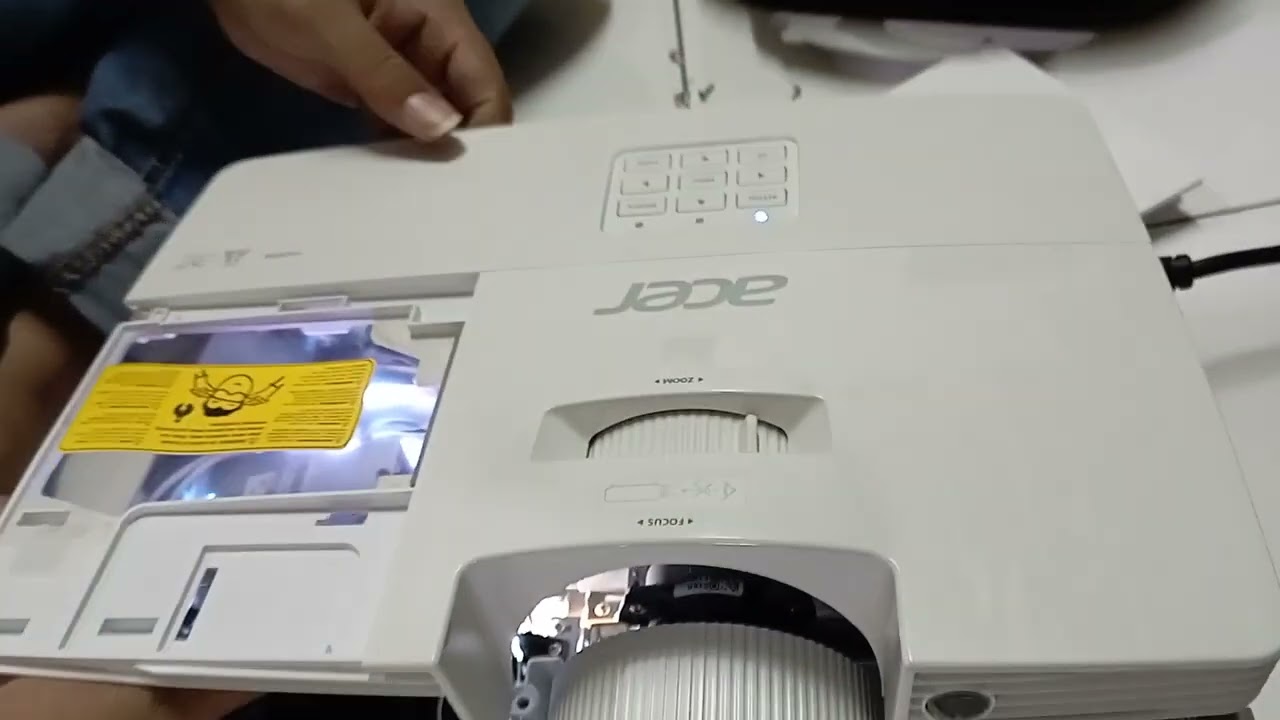 jasa service proyektor. perbaikan unit acer x127. 3600 lumens - YouTube