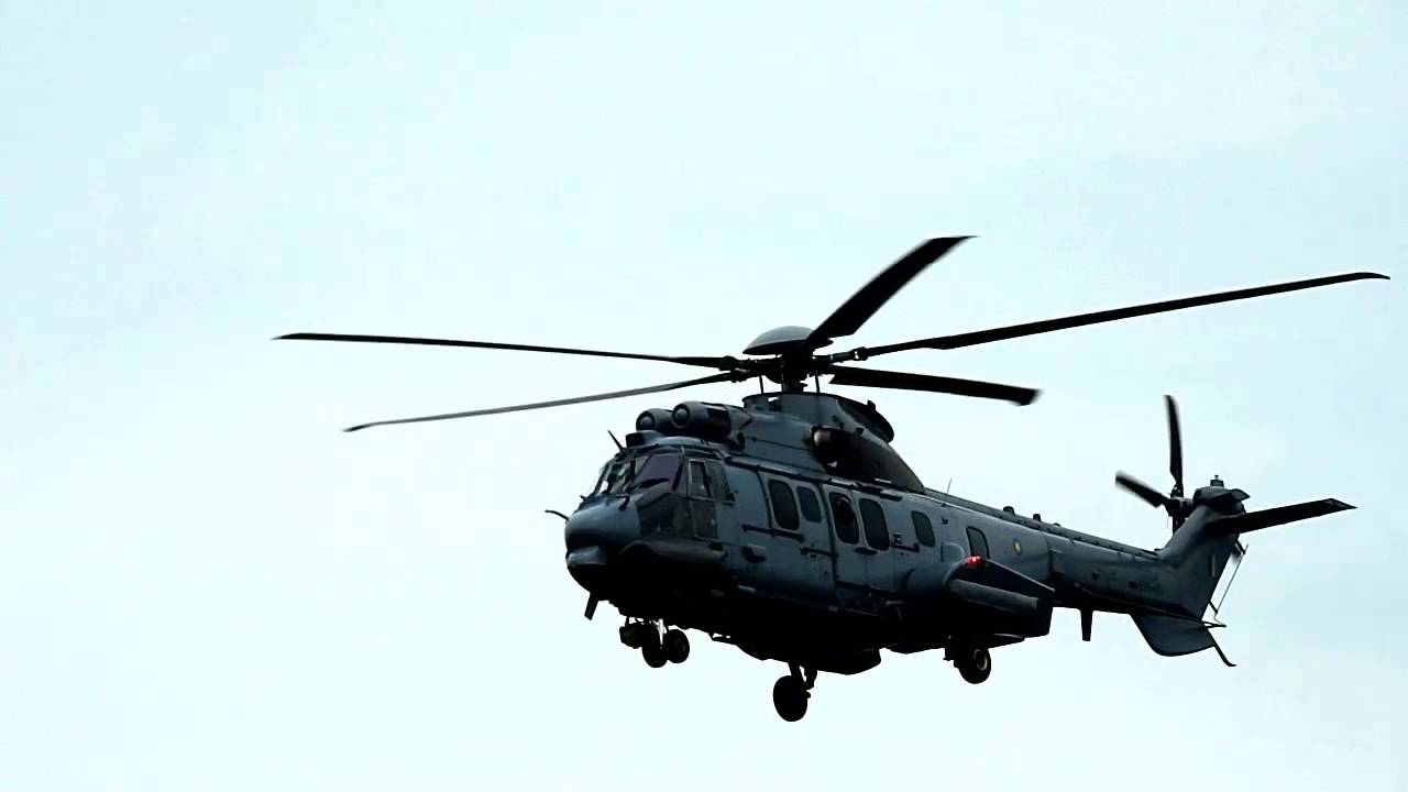 RMAF A400M Landing at Kuantan Airbase, 1 June 2016 - YouTube