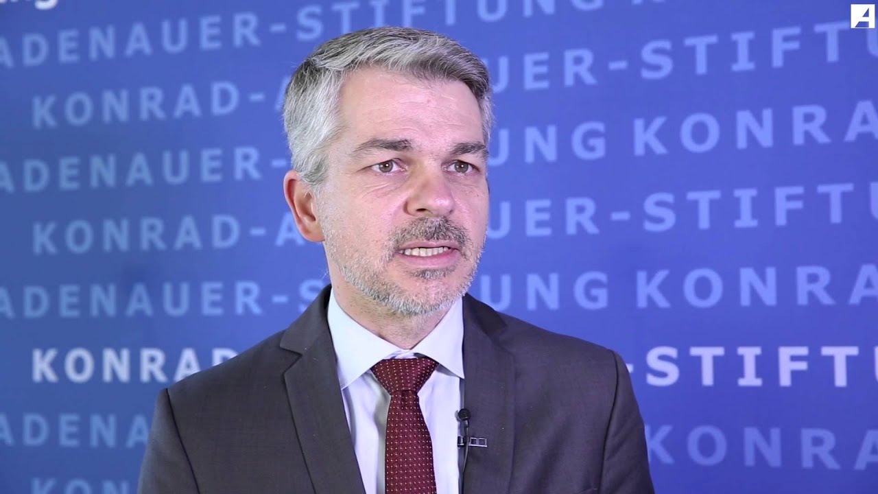 Interview mit Prof. Dr. Carlo Masala - YouTube