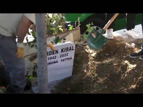YÖNETMEN ERDEN KIRAL'IN DEFİN TÖRENİ